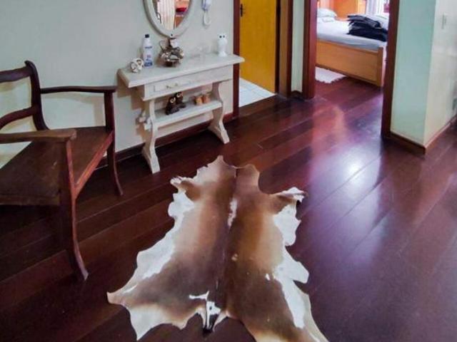 APARTAMENTO MOBILIADO NO CENTRO DE GRAMADO