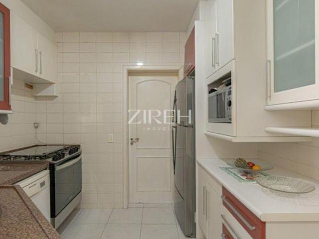 Apartamento mobiliado no Água Verde com 3 suítes, lareira, churrasqueira e vista incrível
