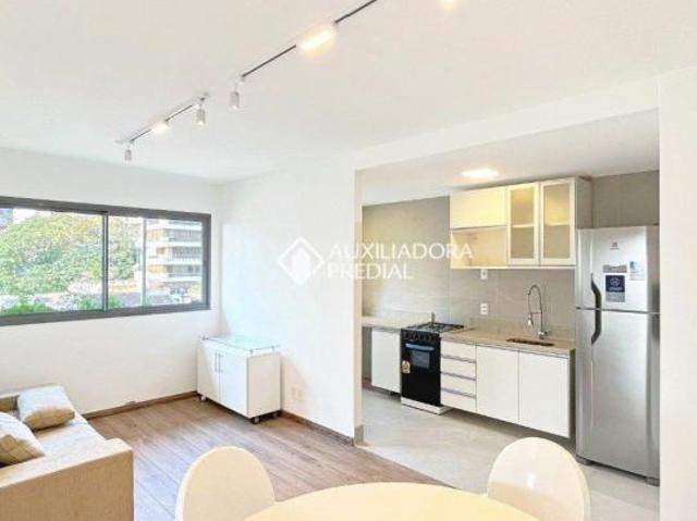 Apartamento mobiliado no Mont Serrat com 2 Dormitórios e uma Suíte