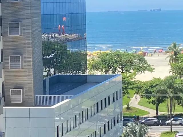 Apartamento mobiliado na quadra da praia com lazer, 01 vaga de garagem