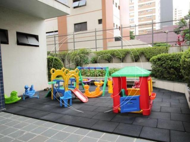 APARTAMENTO MOBILIADO NA REGIÃO DE MOEMA