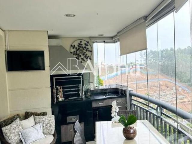 Apartamento mobiliado para locação e venda no Condomínio Jardins de Tamboré em Santana de Parnaíba