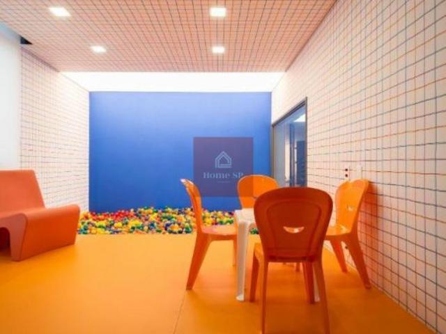 Apartamento mobiliado para locação em Moema com 1 suíte e varanda a poucos passos do metrô