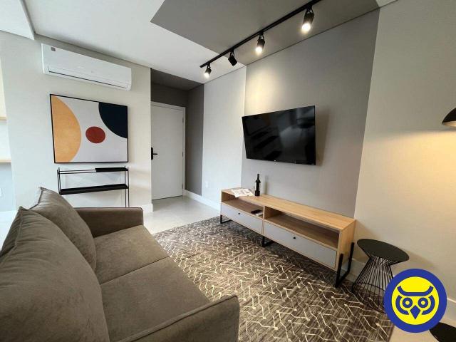 Apartamento mobiliado com suíte e vaga de garagem no Centro de Florianópolis