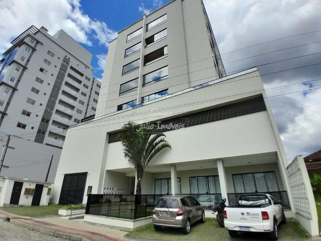 Apartamento mobiliado para locação no Centro
