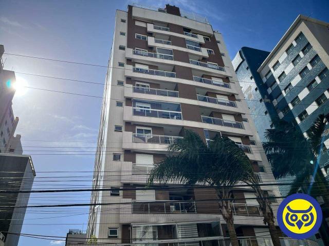 Apartamento mobiliado para locação próximo à Beira Mar – 1 quarto, sacada, churrasqueira e garagem