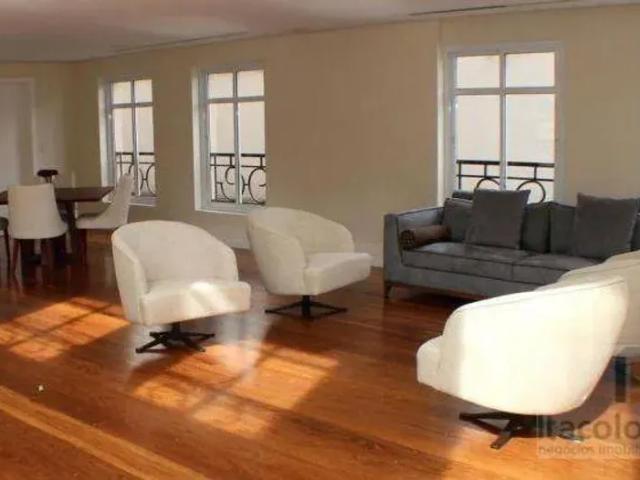 Apartamento mobiliado à venda no Ile De Soleil
