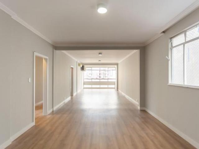 Apartamento Modernizado de 161 m² no Edifício Samo