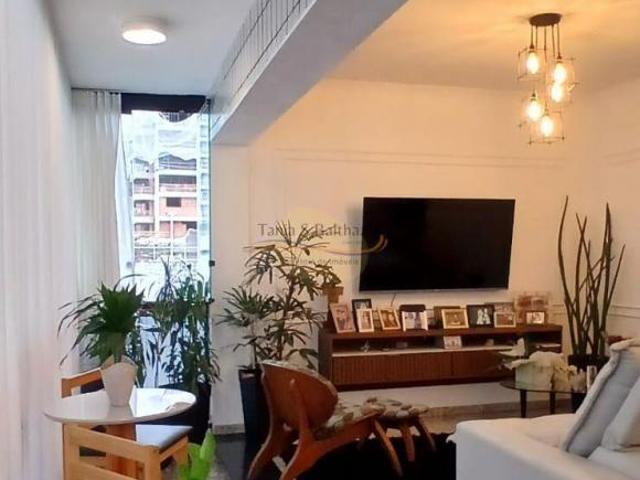 Apartamento modernizado e bem conservado. Bairro Embaré, em Santos/SP