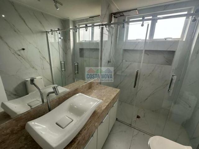 Apartamento modernizado na quadra da praia, vista mar Aparecida, Santos