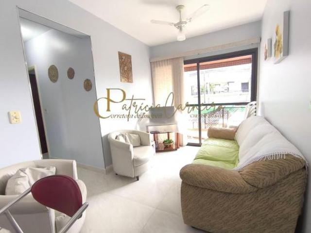 Apartamento modernizado, perto da praia, com 2 quartos