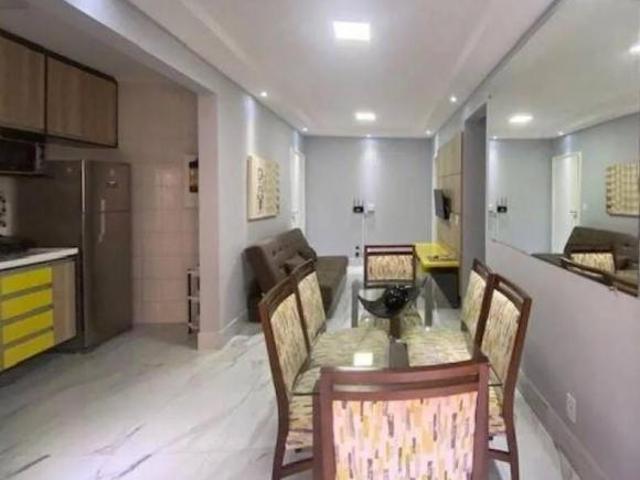Apartamento modernizado, perto da praia, com 2 quartos
