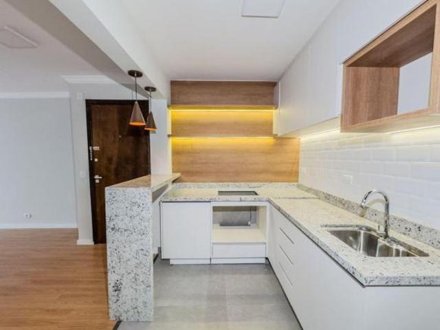 Apartamento moderno no Água Verde, 100% reformado, com 63m² de área útil!