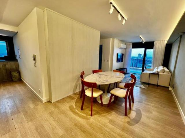 Apartamento moderno no Batel com varanda gourmet e vista panorâmica