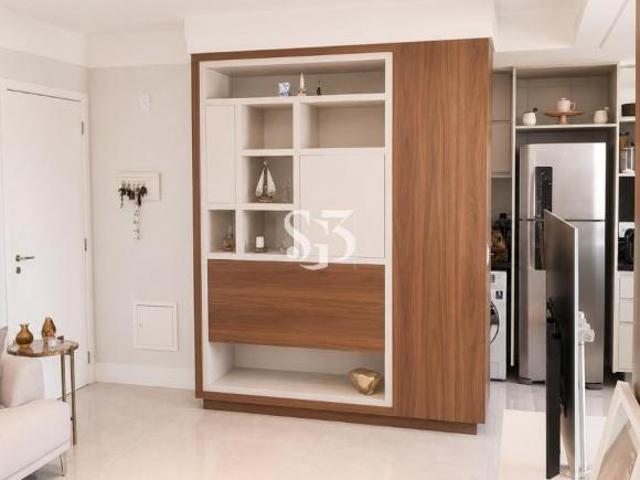 Apartamento moderno, andar alto e com vista privilegiada para a cidade. Venha conferir!