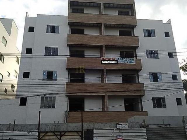 APARTAMENTO MODERNO BEM LOCALIZADO