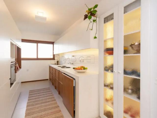 Apartamento moderno com 3 quartos e 2 vagas no Bairro Petrópolis