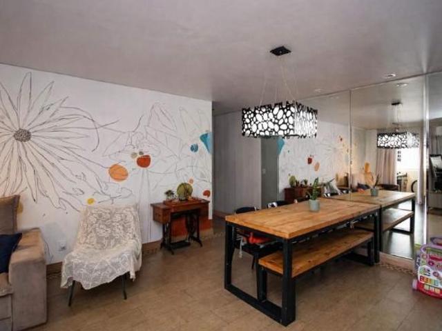 Apartamento moderno com varanda e 2 vagas na Ponta Da Praia