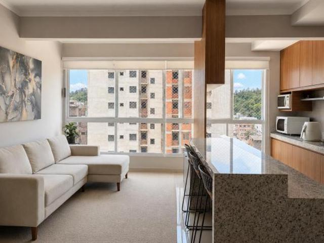 APARTAMENTO MODERNO, COMPLETO E PRONTO PARA MORAR