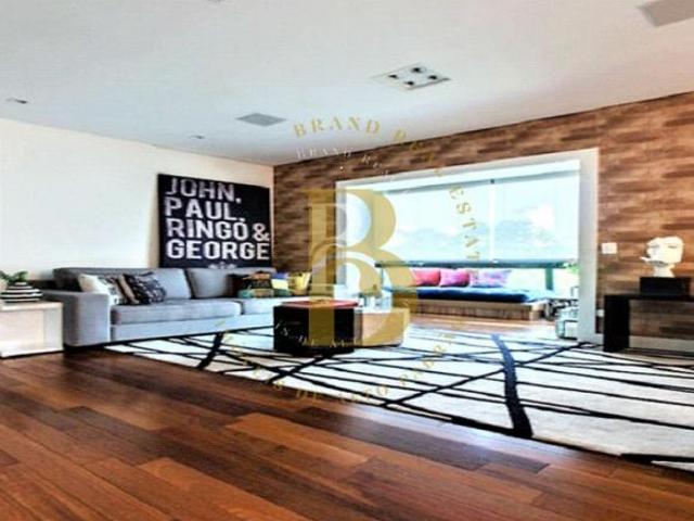 Apartamento moderno e sofisticado em Moema