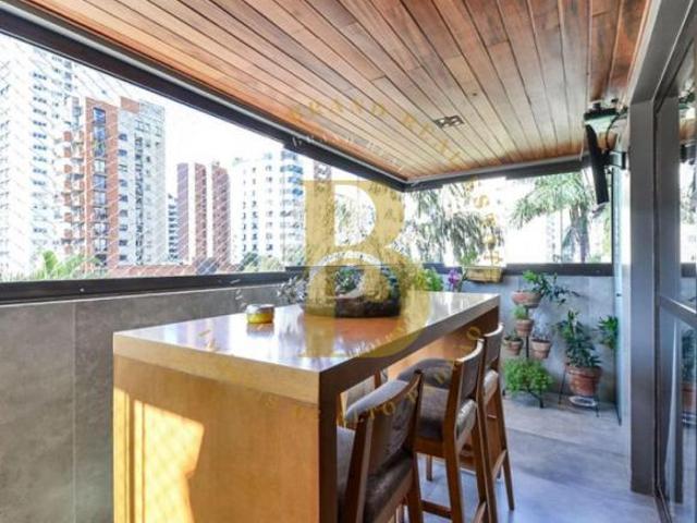 Apartamento moderno localizado em Moema