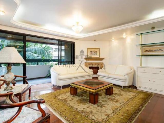 Apartamento Moema 4 Dormitórios 147m²