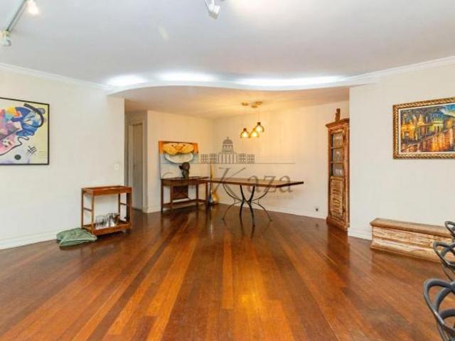 Apartamento Moema 4 Dormitórios 147m²