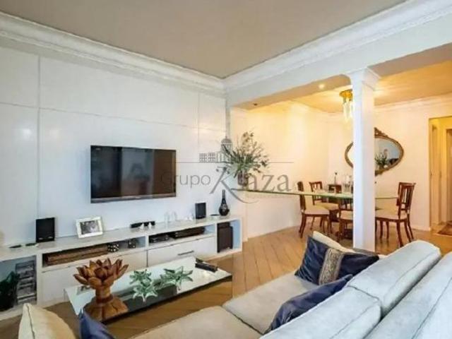 Apartamento Moema 4 Dormitórios 179m²