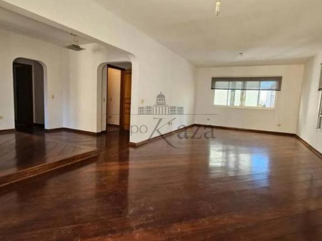 Apartamento Moema 4 Dormitórios 199m²