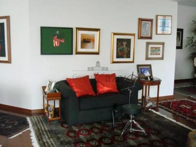 Apartamento Moema 4 Dormitórios 240m²