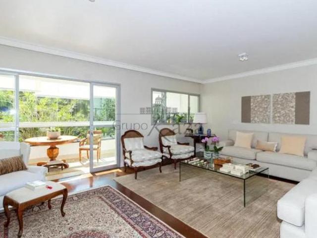 Apartamento Moema 4 Dormitórios 240m²