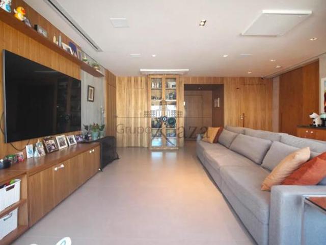 Apartamento Moema 4 Dormitórios 200m²