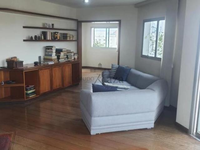 Apartamento Moema 4 Dormitórios 210m²