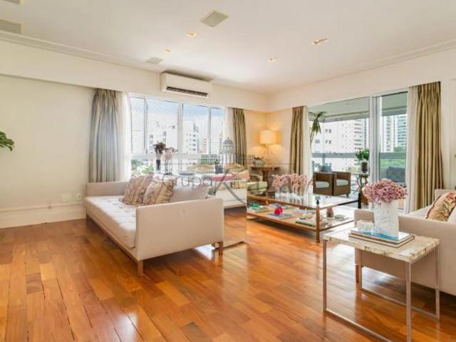 Apartamento Moema 4 Dormitórios 214m²