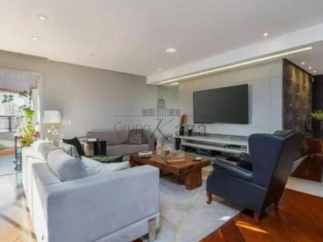 Apartamento Moema 4 Dormitórios 228m²