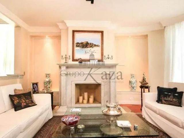 Apartamento Moema 4 Dormitórios 300m²