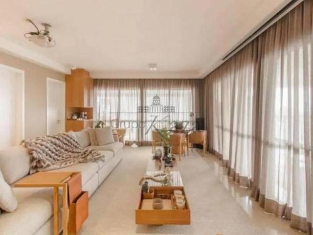 Apartamento Moema 4 Dormitórios 306m²