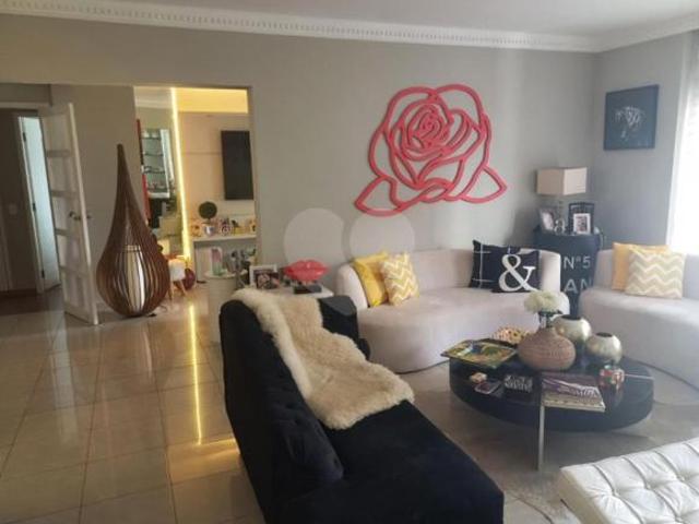 Apartamento Moema 4 Quartos / Dormitórios 2 Vagas Venda / Compra