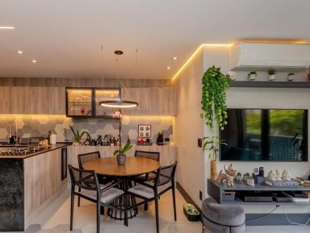 Apartamento Moema, 64m, 1 suíte, 2 vagas, lazer completo, mobiliado, reforma impecável