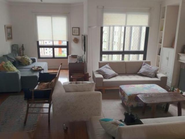 Apartamento, Moema, 192m2 distribuídos em: ampla sala para 2 ambientes com varanda, 4 dormitórios se
