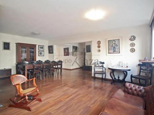 Apartamento Moema 2 Dormitórios 146m²
