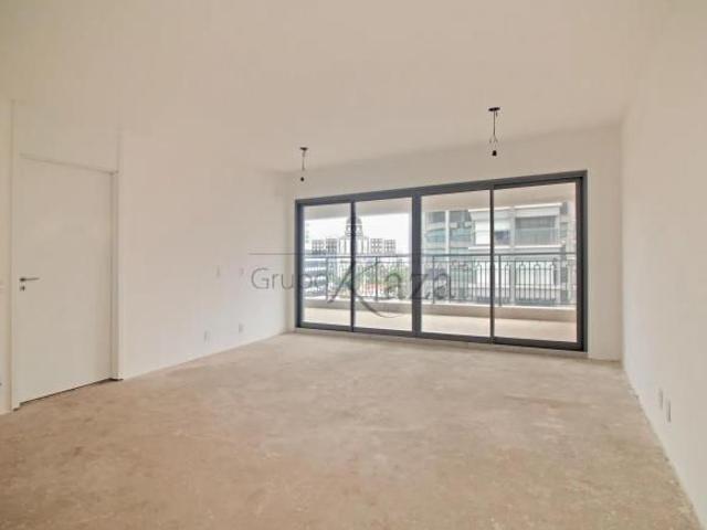 Apartamento Moema 3 Dormitórios 149m²