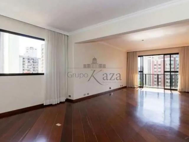 Apartamento Moema 3 Dormitórios 152m²