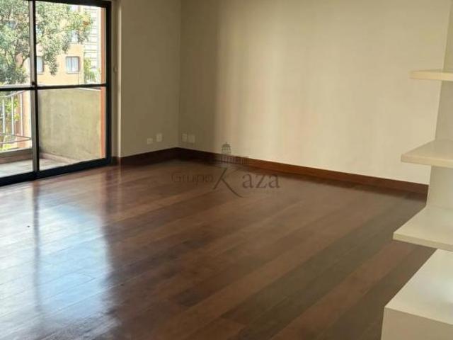 Apartamento Moema 3 Dormitórios 180m²