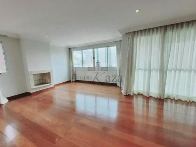 Apartamento Moema 3 Dormitórios 250m²