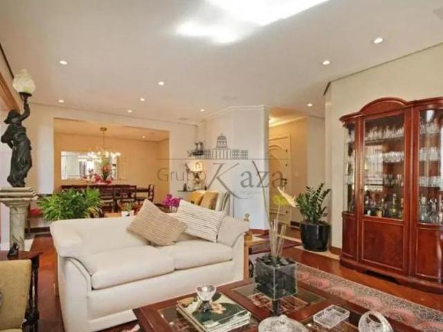 Apartamento Moema 3 Dormitórios 200m²