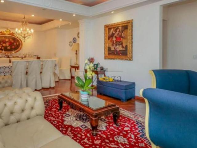 Apartamento Moema 3 Dormitórios 200m²