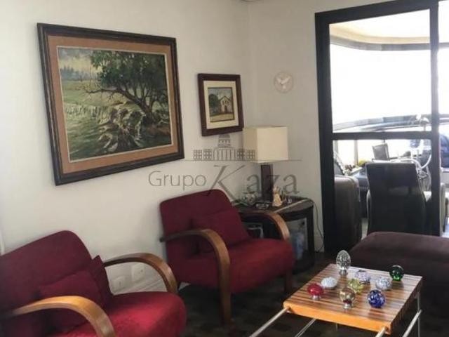Apartamento Moema 3 Quartos sendo 3 Suítes 179m²