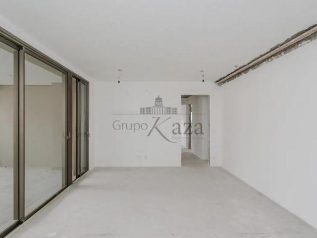 Apartamento Moema 3 Suítes 149m²