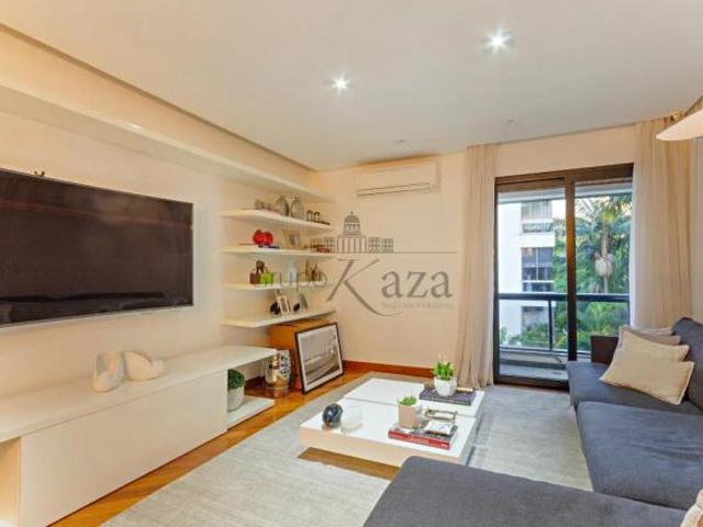 Apartamento Moema 3 Suítes 150m²